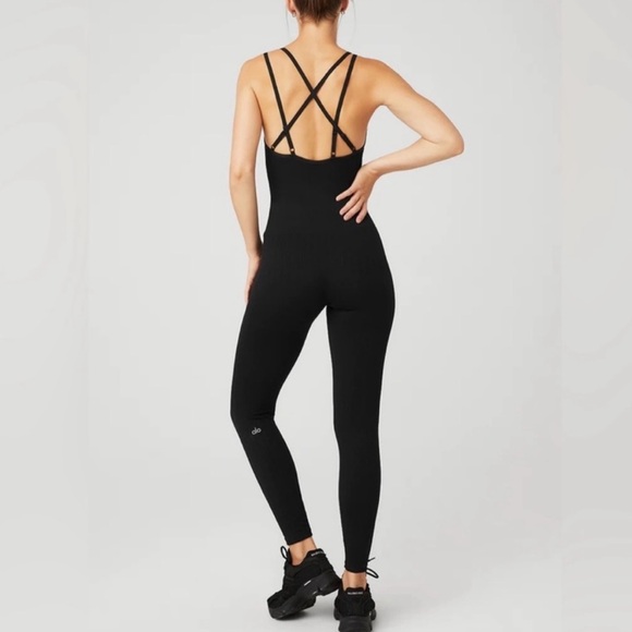 ALO Yoga | Pants & Jumpsuits | Alo Yoga Seamless Cable Knit Black One ...